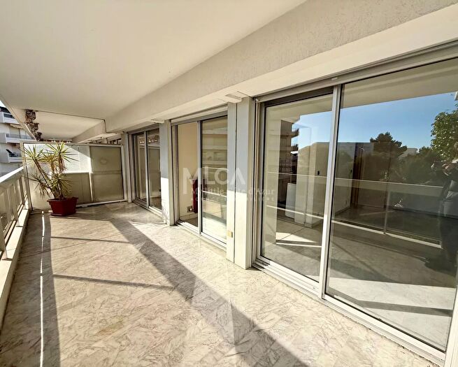 Appartement à vendre - Antibes - 3 pièces - 2 chambres