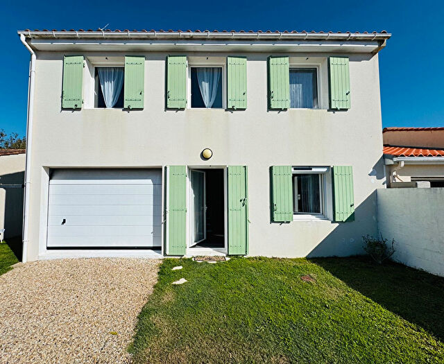 Maison à vendre - Saint-Romain-de-Benet - 4 pièces - 2 chambres