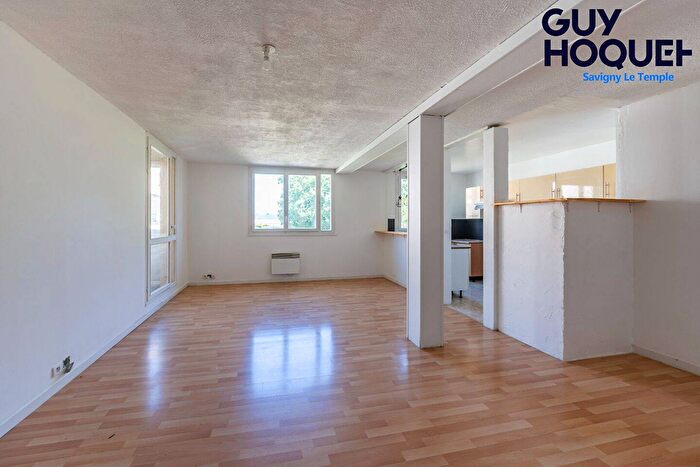 Appartement à louer - Centre, Savigny-le-Temple - 3 pièces - 2 chambres