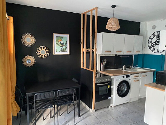 Appartement à louer - Nice, Saint-Roch - 3 pièces - 2 chambres