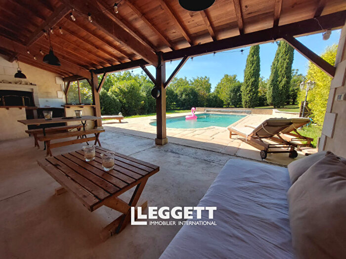 Maison à vendre - Villebois-Lavalette - 10 pièces - 5 chambres