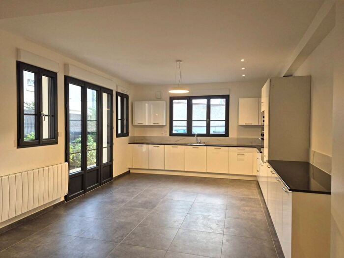 Maison à louer - Jouars-Pontchartrain - 4 pièces - 3 chambres