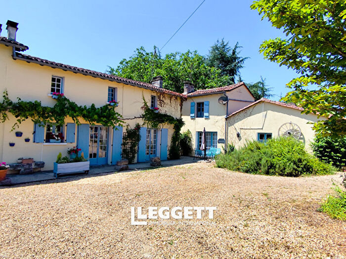 Maison à vendre - Agris - 16 pièces - 8 chambres