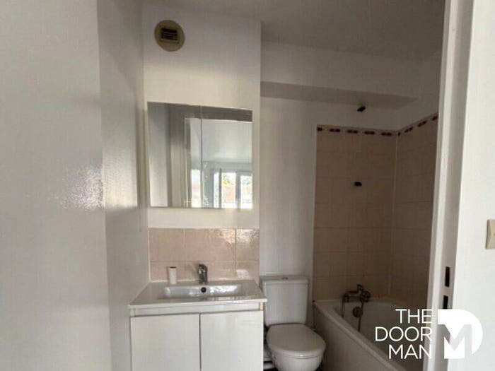 Champmesnil, Le Mesnil-Saint-Denis : Appartement 1 pièce à louer