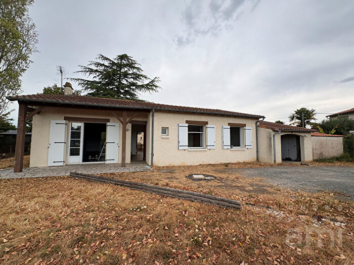 Maison 4 pièces à louer - Saint-Martin-de-Bernegoue