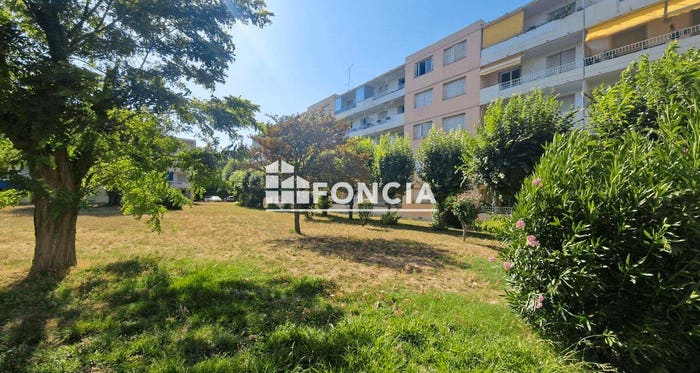 Extension Années, A, Brignoles : Appartement 4 pièces à louer