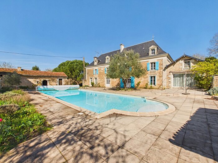 Maison 12 pièces à Thurageau, à vendre