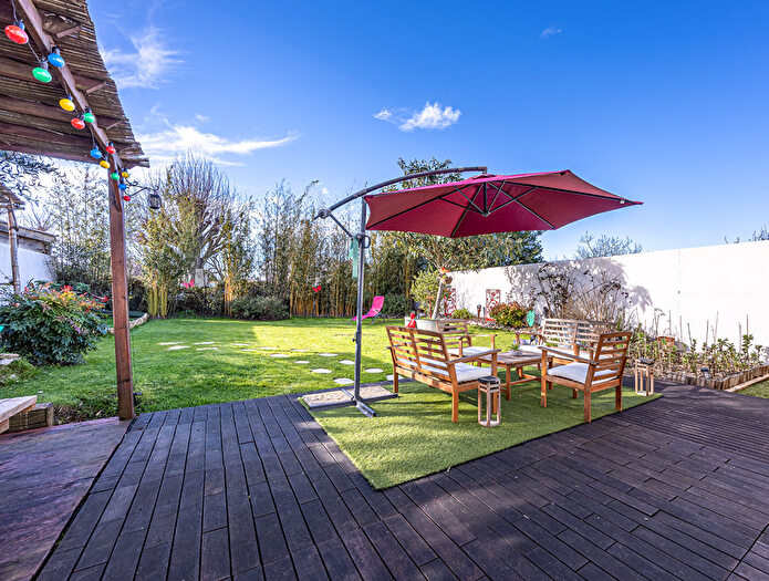 Maison à vendre - Saint-Xandre - 6 pièces - 5 chambres