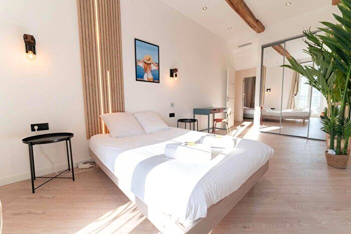 Appartement à louer - Nice - 4 pièces - 3 chambres