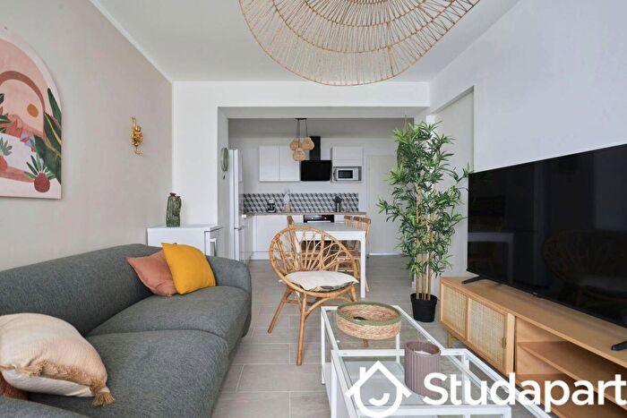 Appartement à louer - Sainte Anne-Faubourg, Amiens - 1 pièce - 1 chambre