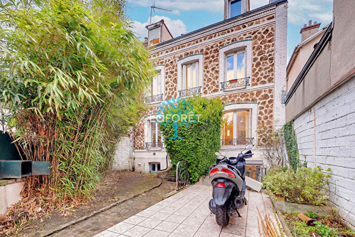 Maison à vendre - Les Lilas, Bruyères, Chassagnolle - 5 pièces - 4 chambres