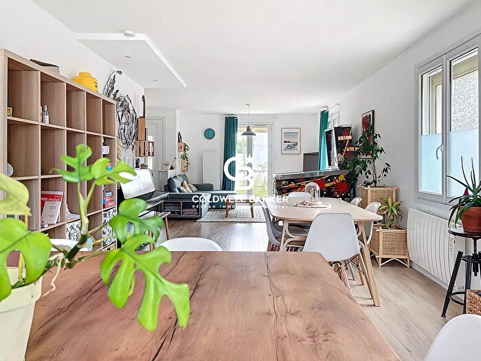 Maison à vendre - Saint-Xandre - 6 pièces - 4 chambres