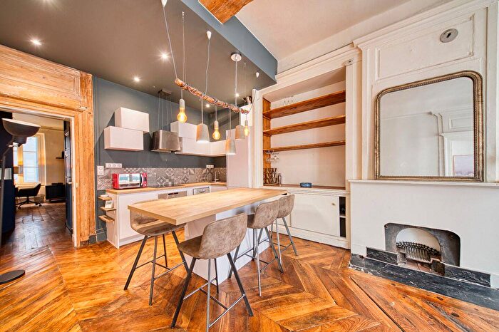 Appartement à louer - Pentes de la croix-rousse, Lyon er arrondissement - 3 pièces - 2 chambres