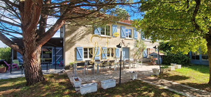 Maison 13 pièces à Luzé, à vendre