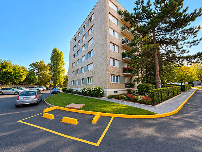 Champigny-sur-Marne, Quatre Cités, Simonettes : Appartement 3 pièces à vendre