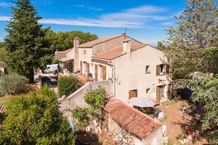 Maison 6 pièces à Robion, à vendre