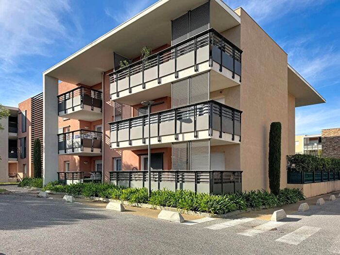 Appartement à vendre - Roquebrune-sur-Argens, Village - 3 pièces - 2 chambres