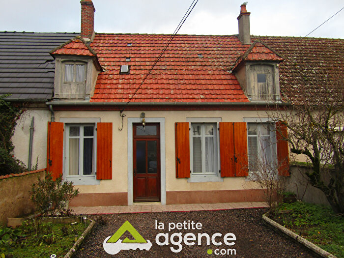 Maison à vendre - Mornay-sur-Allier - 5 pièces - 4 chambres