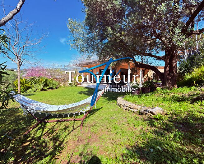 Maison à vendre - Sanary-sur-Mer, Centre-ville, Port - 7 pièces - 4 chambres