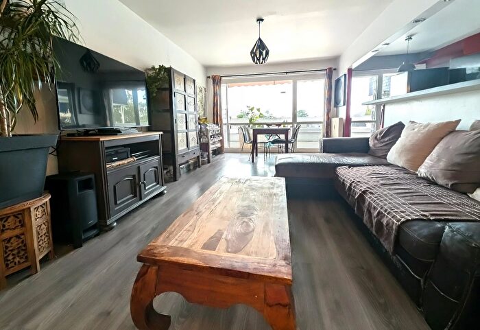 Appartement à vendre - Les Essarts-le-Roi - 3 pièces - 2 chambres