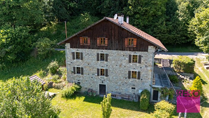 Maison 13 pièces à Saint-André-de-Boëge, à vendre