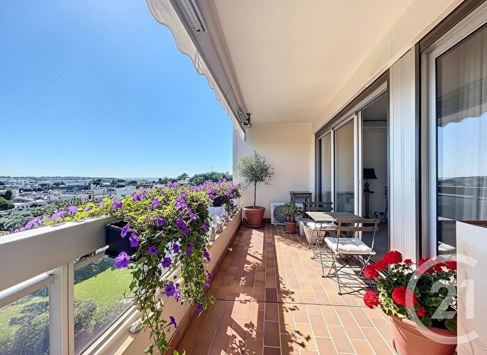 Appartement à vendre - Antibes, Antibes-les-Pins, Trianon, Le Fournel, Peyregoue - 3 pièces - 2 chambres