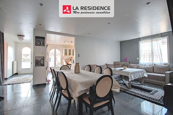 Maison à vendre - Saint-Étienne-du-Rouvray - 11 pièces - 8 chambres