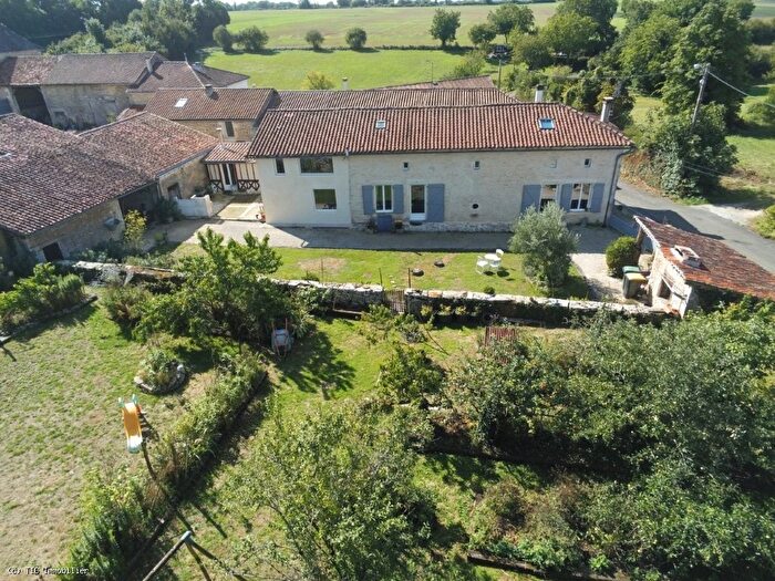 Maison à vendre - Verteuil-sur-Charente - 7 pièces - 4 chambres