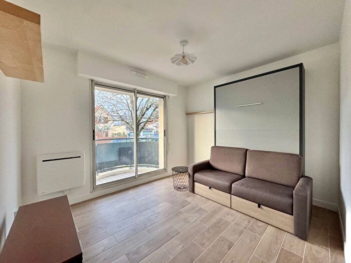 Appartement à louer - La Fontaine-Parc des Sceaux-Croix de Berny-Centre Ville, Antony - 1 pièce