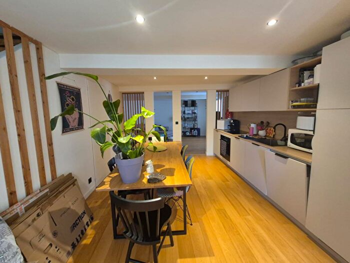 Maison à louer - Saint-Bonnet-les-Oules - 4 pièces - 3 chambres