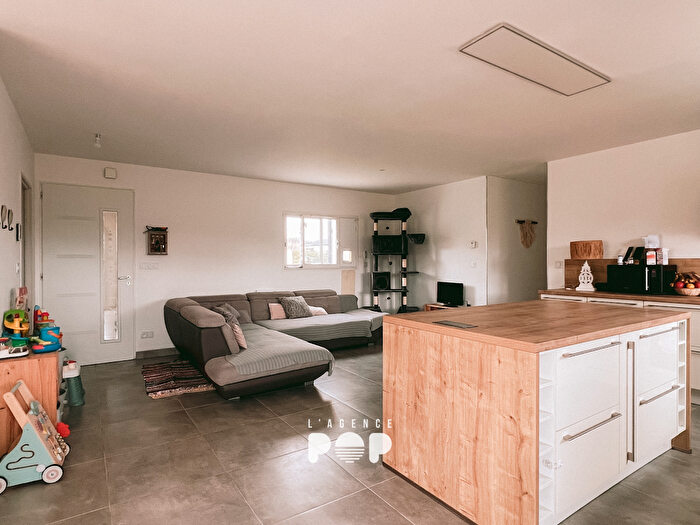 Maison à louer - Notre-Dame-de-Sanilhac - 4 pièces - 3 chambres