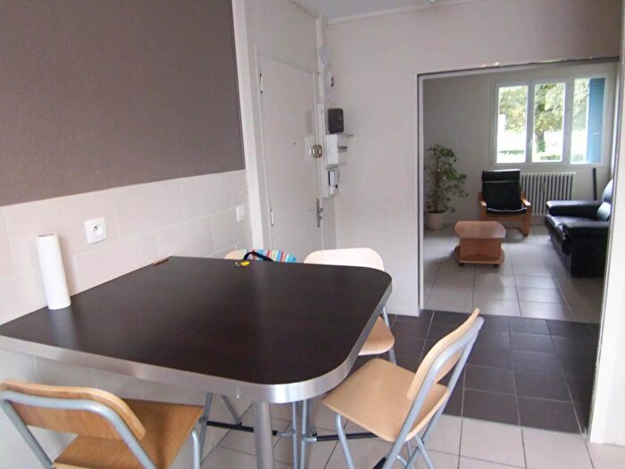 Appartement 4 pièces à Saint-Martin-d'Hères, Bidal, Peri, à louer