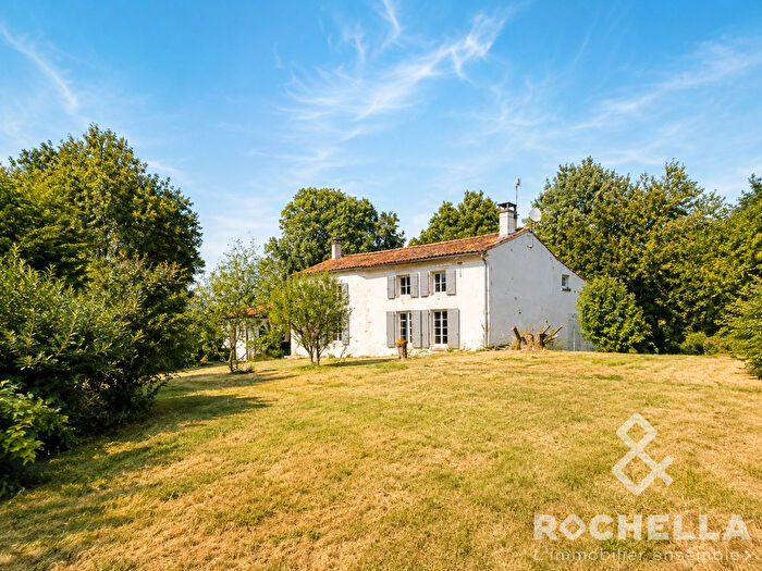Maison 6 pièces à Nuaillé-sur-Boutonne, à vendre