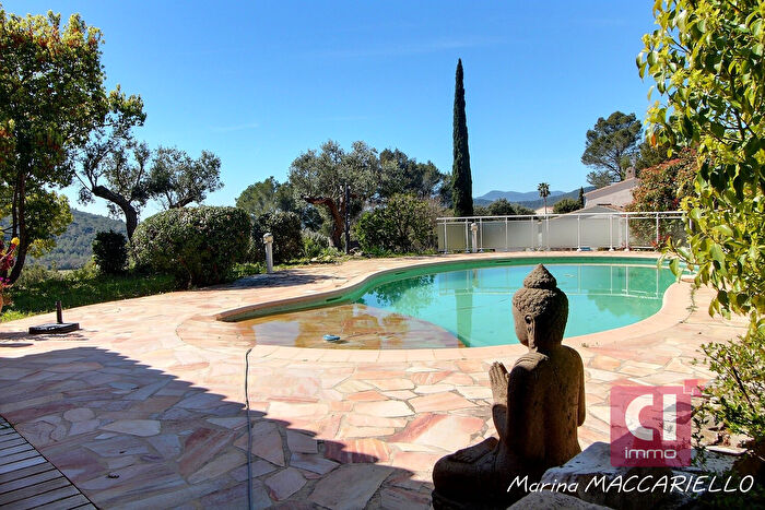 Maison à vendre - Pierrefeu-du-Var - 7 pièces - 5 chambres