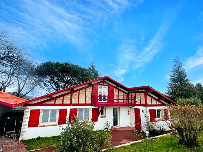 Maison à vendre - Saint-Palais - 6 pièces - 5 chambres