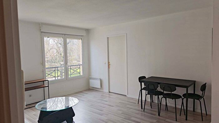 Appartement à louer - Centre Ville, Rosny-sous-Bois - 3 pièces - 2 chambres