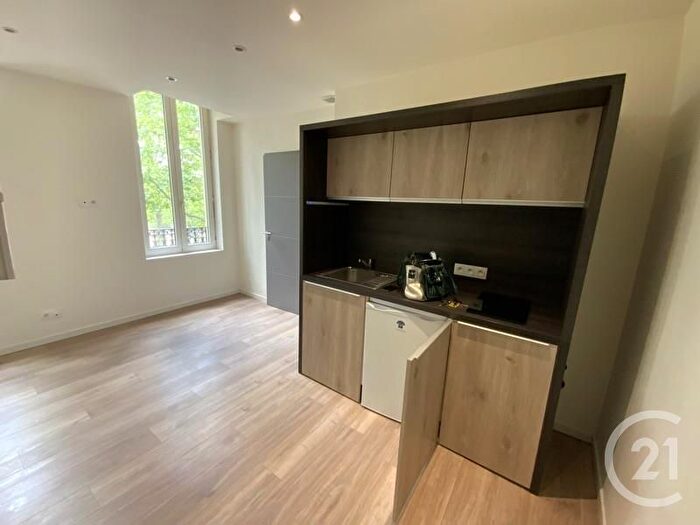 Appartement à louer - Saint-Étienne, Crêt de Roc - 1 pièce