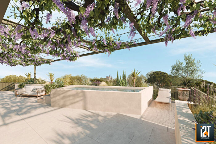 Appartement à vendre - Uzès - 4 pièces - 3 chambres