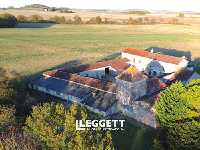 Maison à vendre - Gurat - 10 pièces - 8 chambres