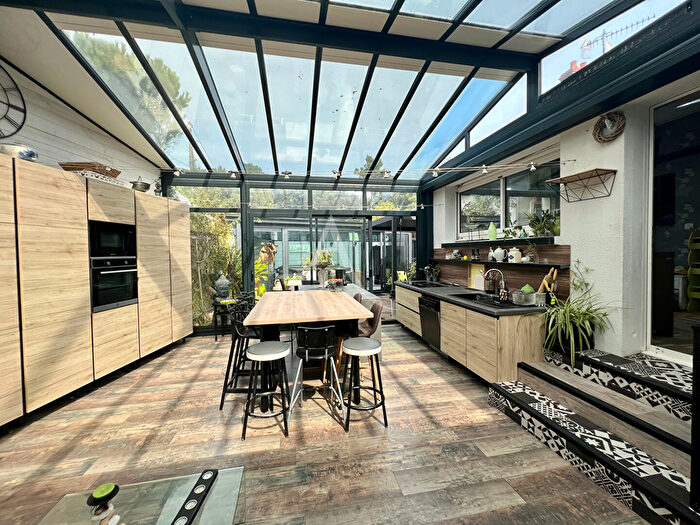 Maisons à vendre et appartements à louer - 1