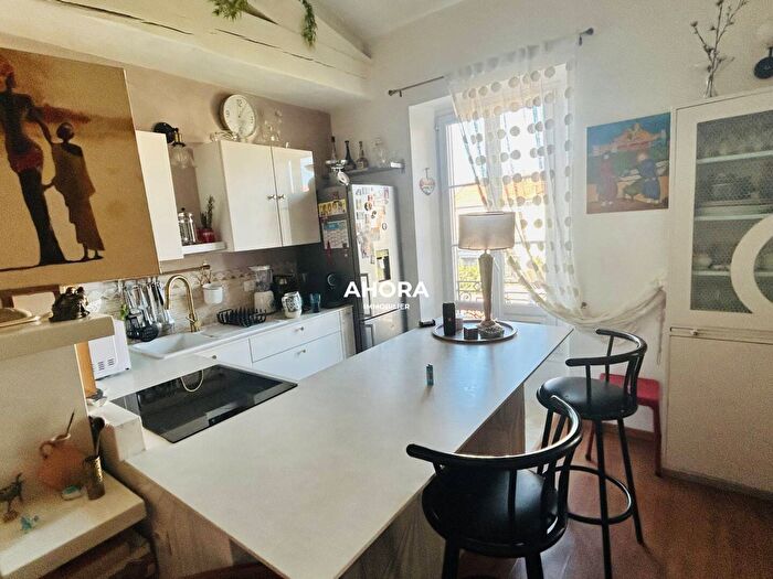 Appartement à louer - Marseille ème arrondissement - 2 pièces - 1 chambre