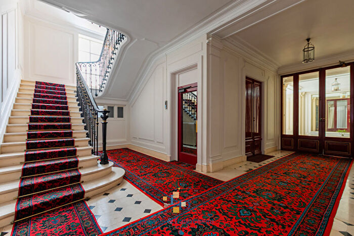 Appartement à louer - Paris e , Champ de Mars - 4 pièces - 2 chambres