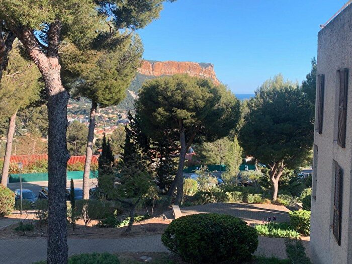 Appartement 4 pièces à louer à Petite Couronne, Cassis