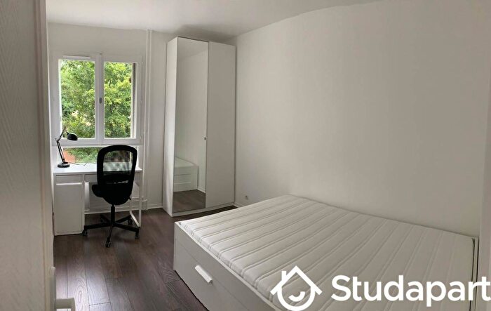 Appartement à louer - Descartes, Champs-sur-Marne - 1 pièce - 2 chambres