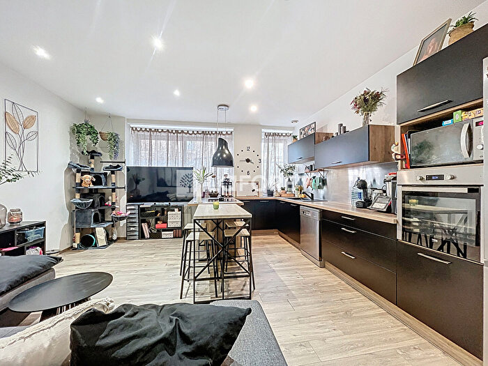 Appartement à vendre - Saint-Laurent-sur-Saône - 3 pièces - 2 chambres