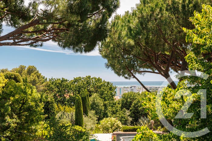 Nice, Corniche Fleurie : Maison 6 pièces à vendre