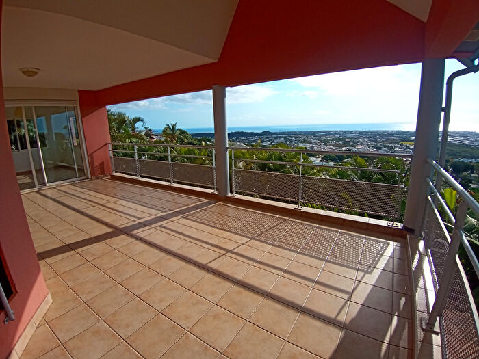 Maison à louer - La Possession, Sainte-Thérèse - 5 pièces - 4 chambres