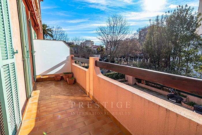 Appartement à louer - Antibes, Juan-les-Pins, Le Cap - 3 pièces - 1 chambre