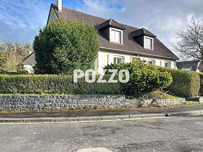 Saint-Lô, Est : Maison 9 pièces à vendre