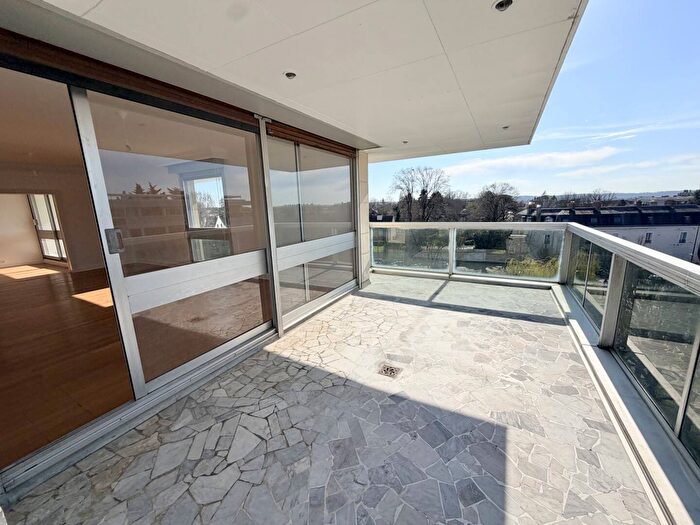 Appartement à louer - Le Chesnay-Rocquencourt - 5 pièces - 3 chambres